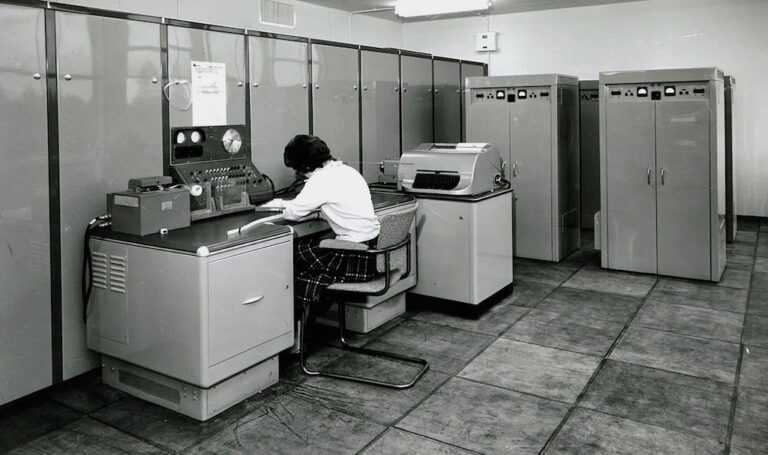 From X-ray crystallography to computing history - Archives of IT